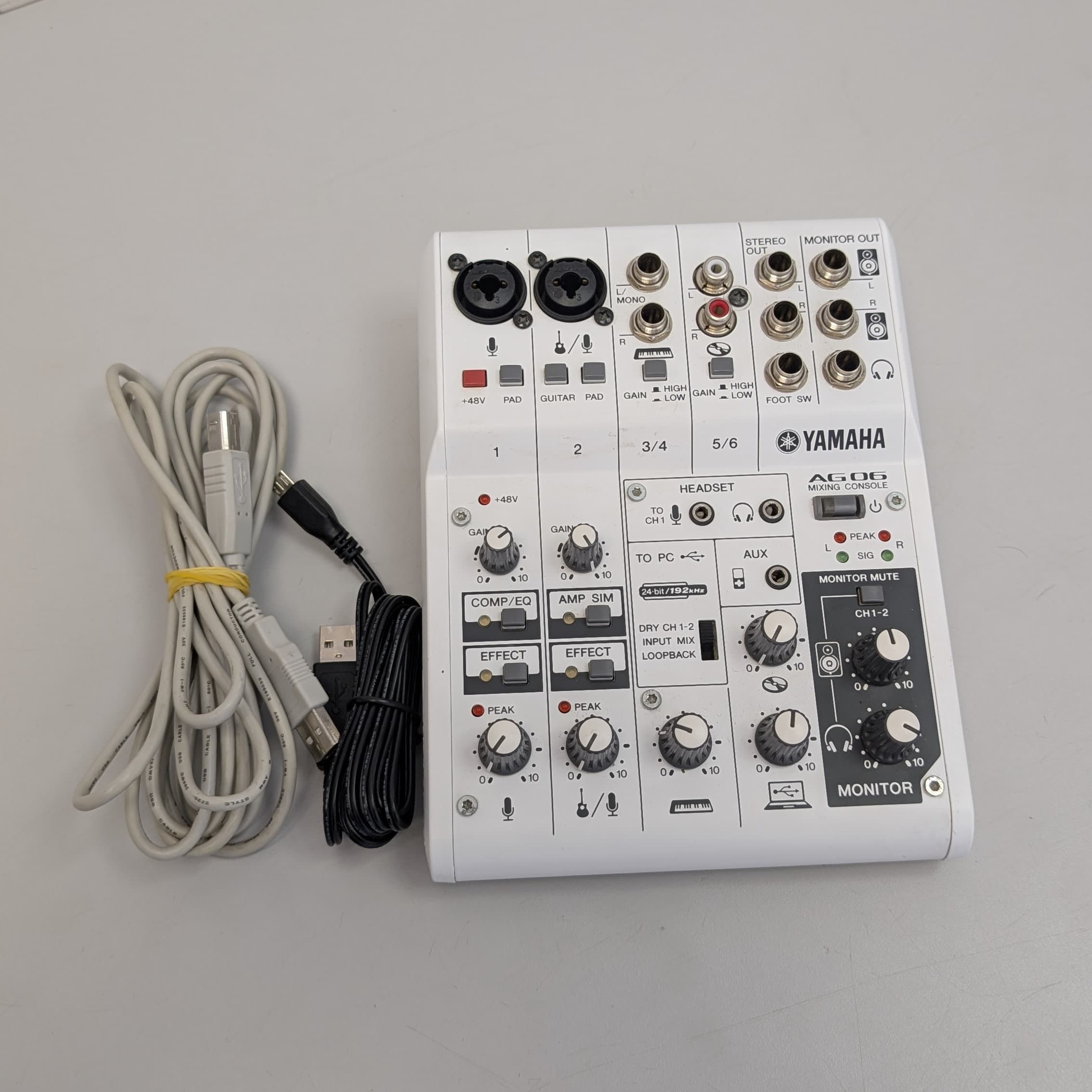 Pre-owned Yamaha AG06 6-Channel Mixer Console / USB Audio Interface ...